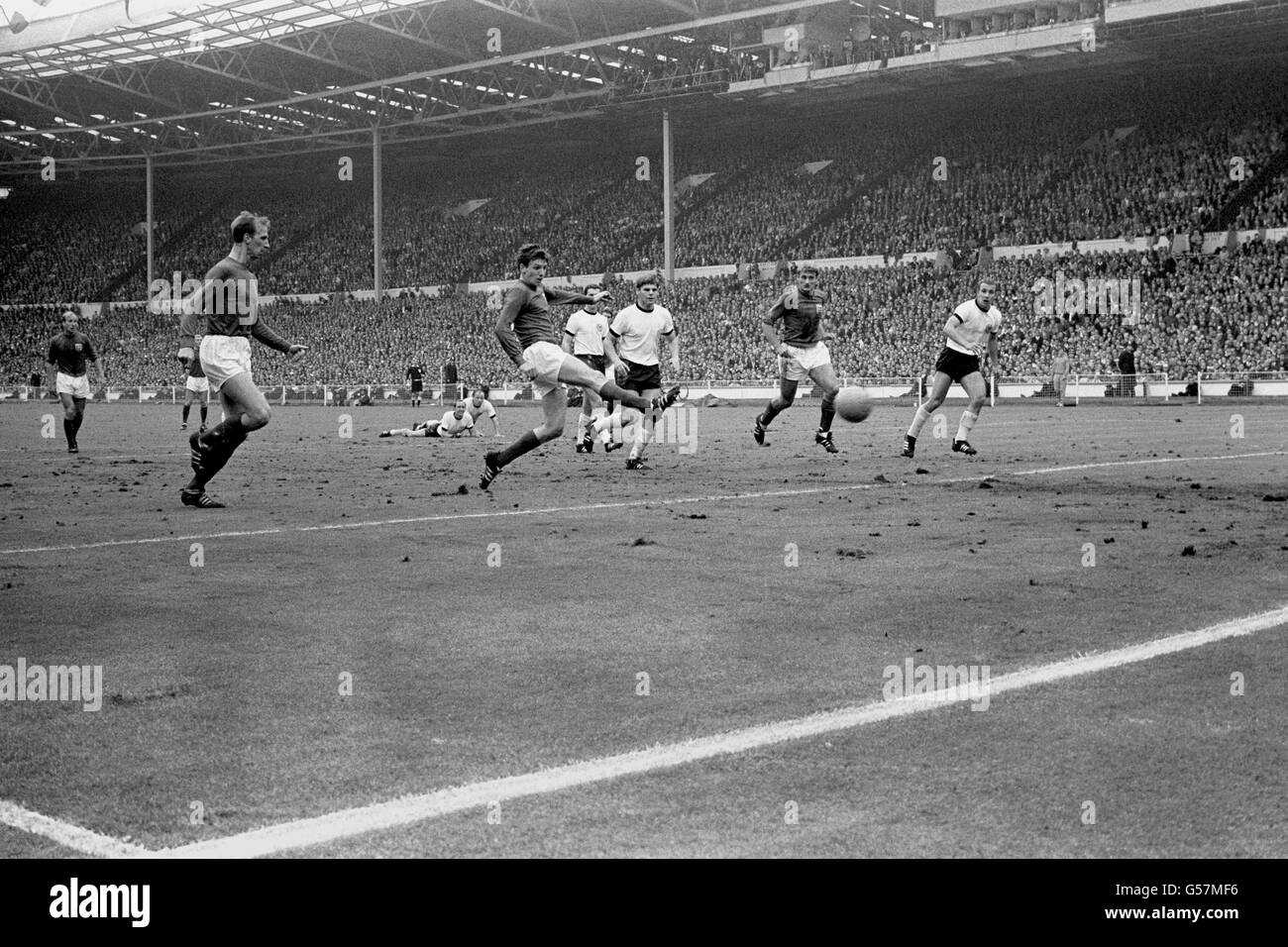 World cup final 1966 martin peters goal hi-res stock photography and ...