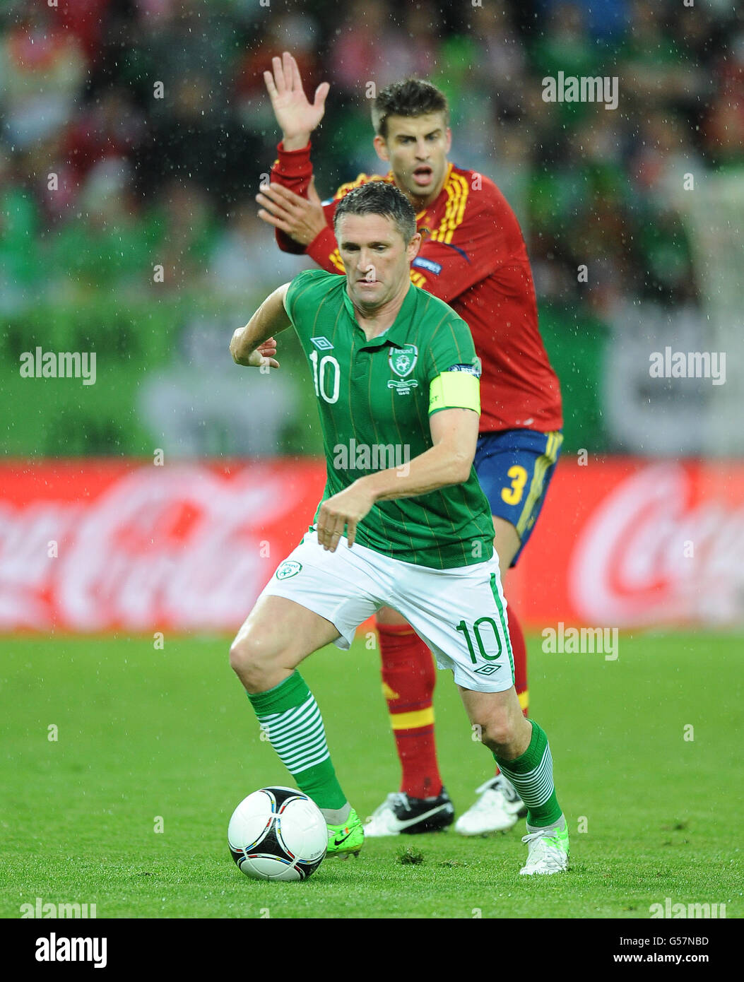 Spain's Gerard Pique and Republic of Ireland's Robbie Keane Stock Photo ...