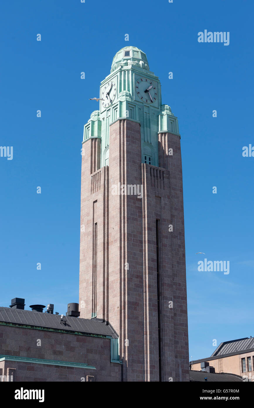 Railway station clock hi-res stock photography and images - Alamy