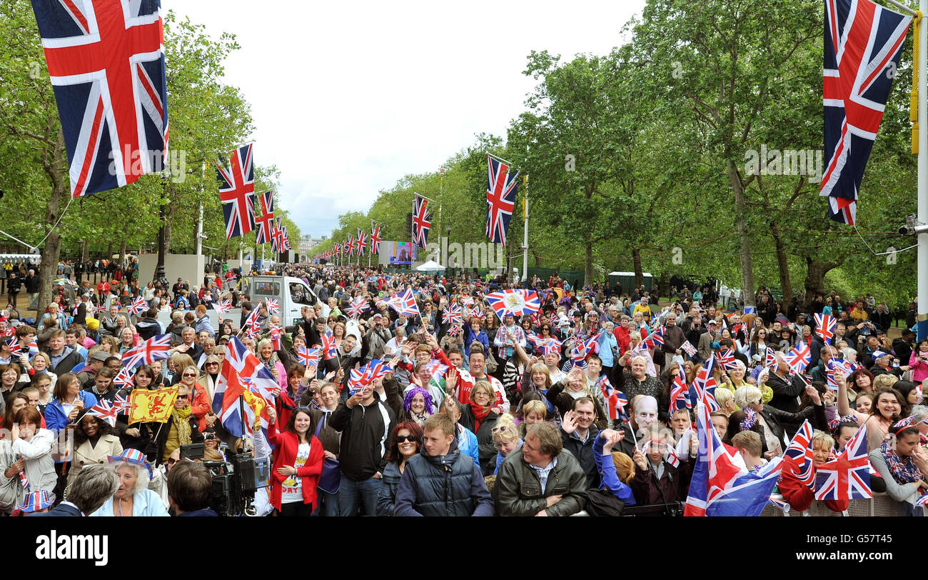 The mall london crowd hi-res stock photography and images - Alamy