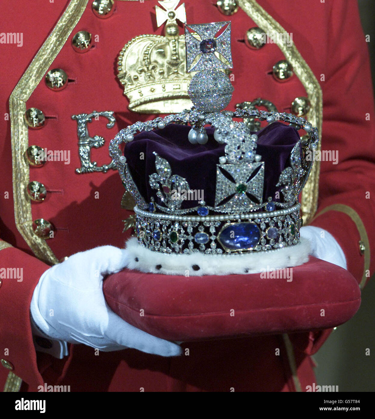 State opening of parliament crown hi-res stock photography and images ...