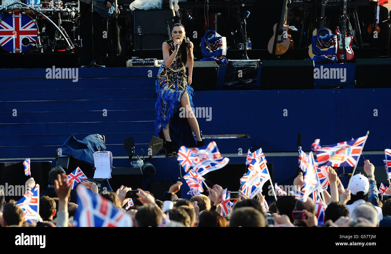 Jessie j on stage outside buckingham palace diamond jubilee concert hi ...
