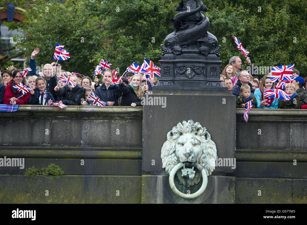 The watch diamond jubilee pageant on river in london hi-res stock ...