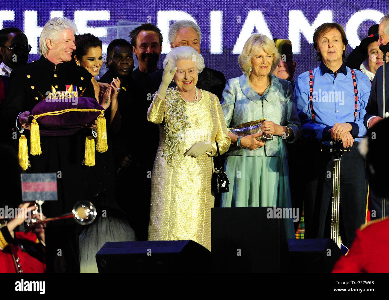 Queen Elizabeth II waves to the crowd while on stage outside Buckingham ...