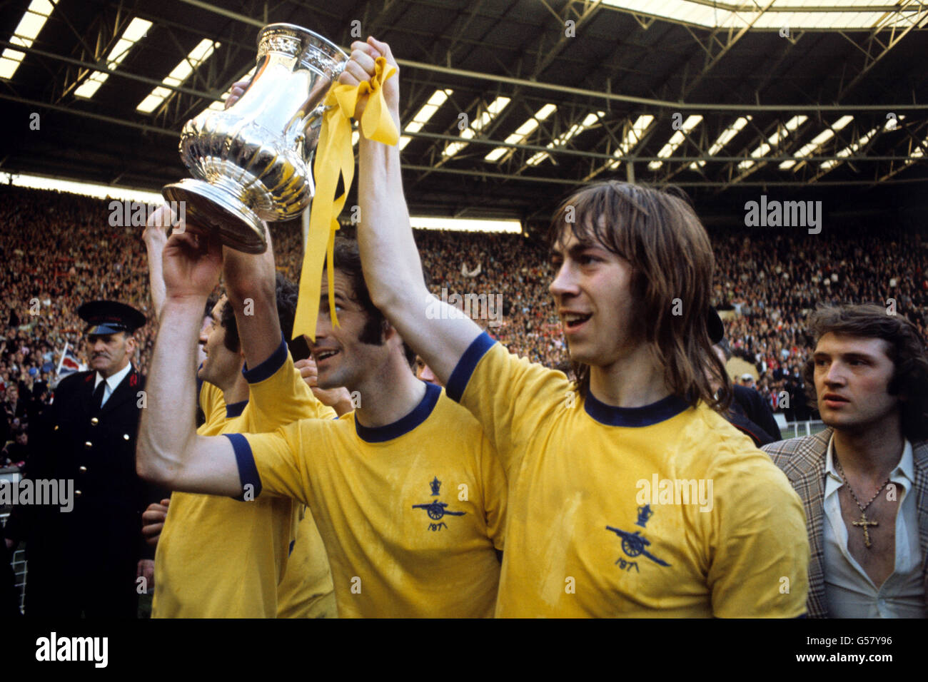 Arsenal celebrate 1971 fa cup final hi-res stock photography and images ...