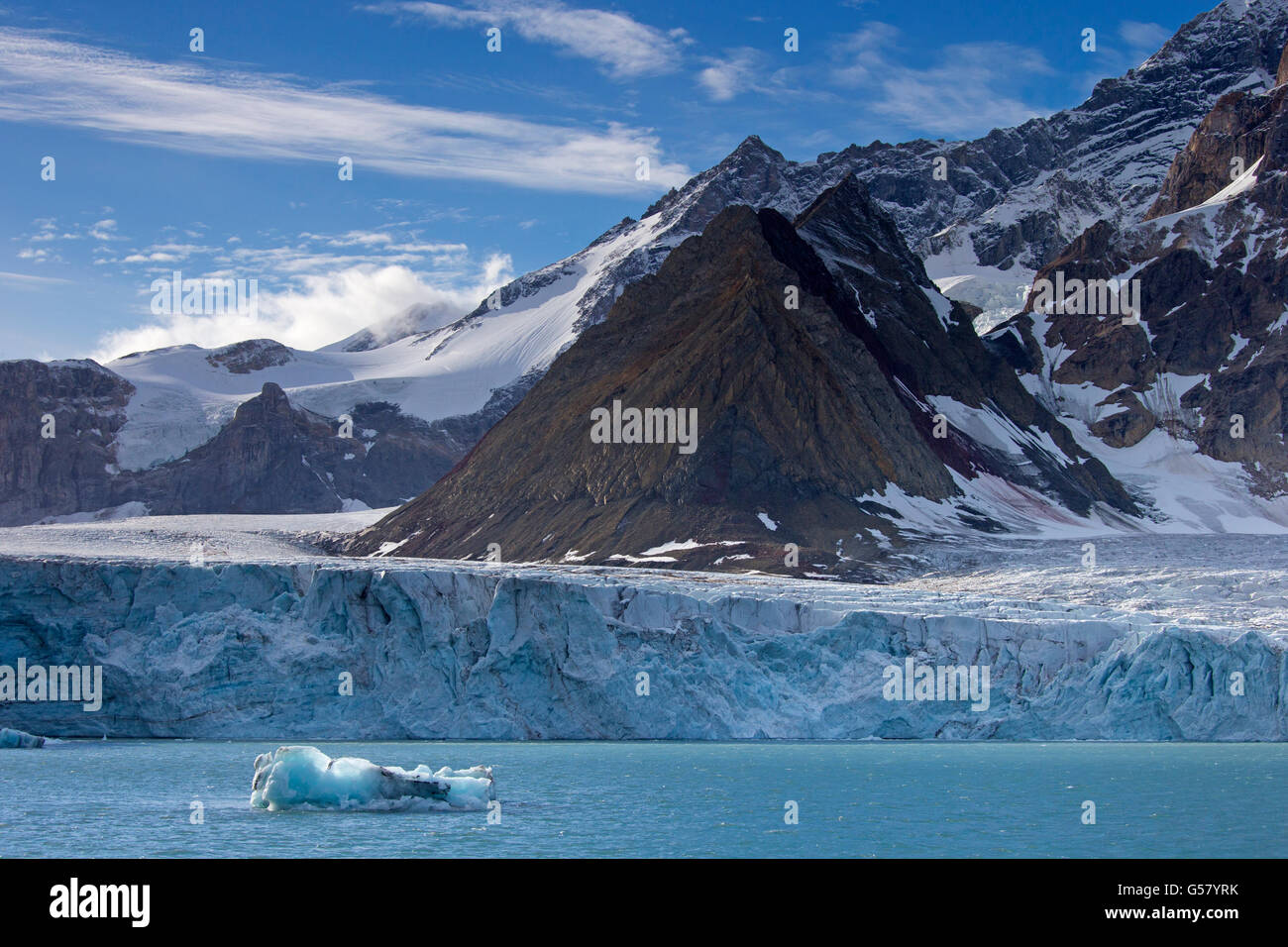 Samarinbreen glacier calving into Samarinvågen, bay of the fjord ...