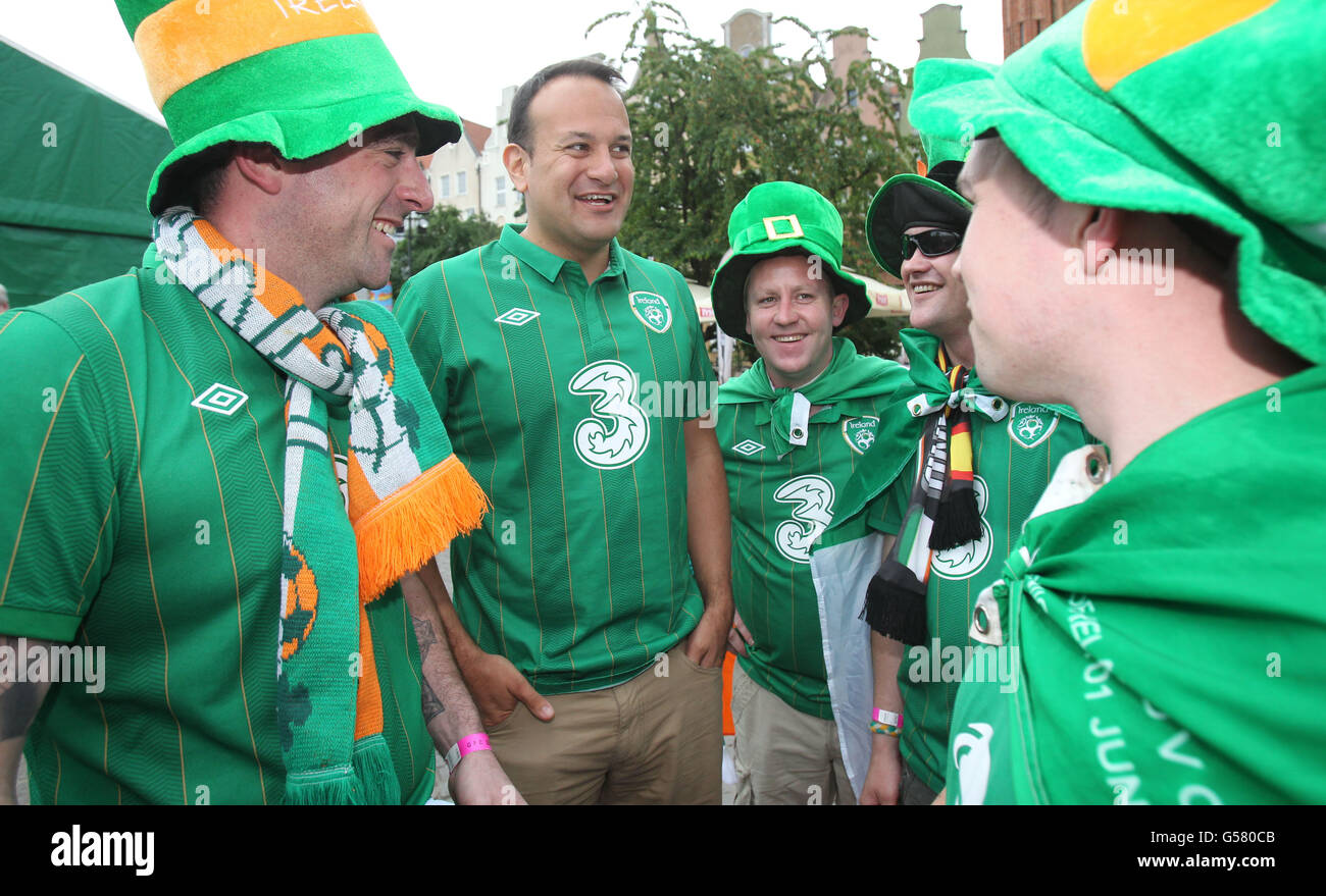 Republic of Ireland fans pose for pictures with Tourism Minister Leo ...