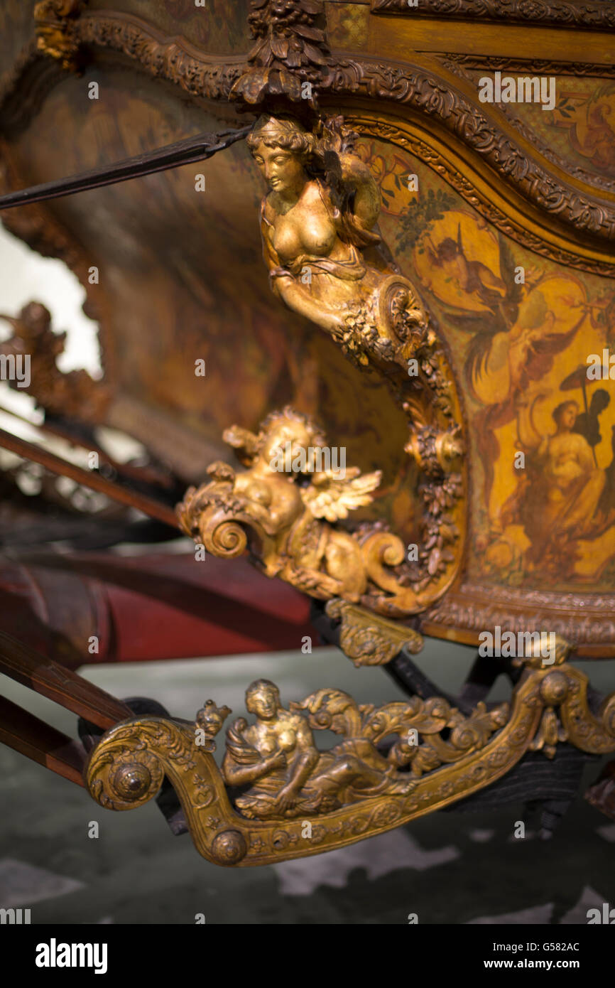 Noble carriages hi-res stock photography and images - Alamy