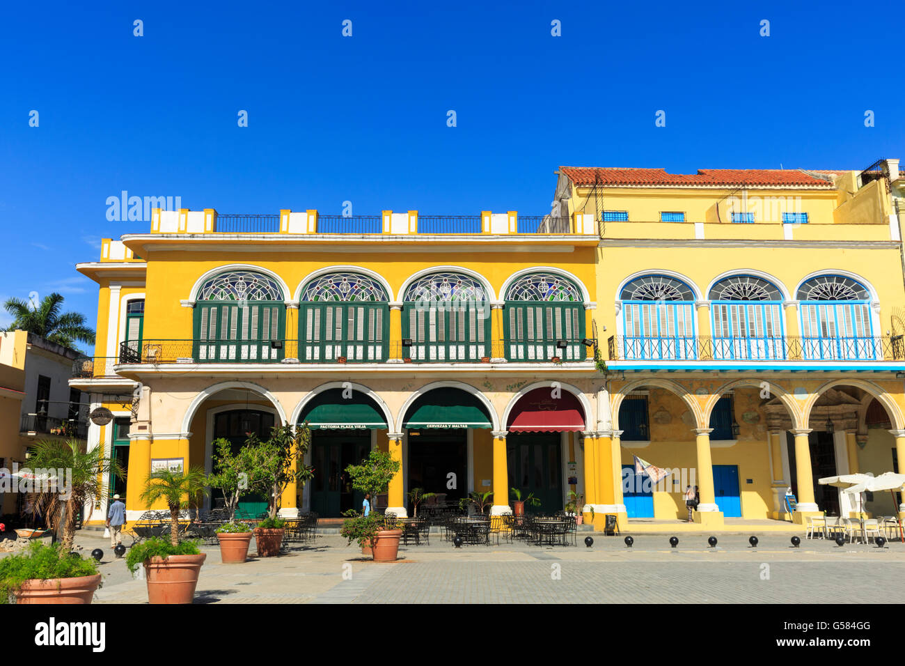 Plaza Vieja Old Square, Old Havana, Cuba Stock Photo - Alamy