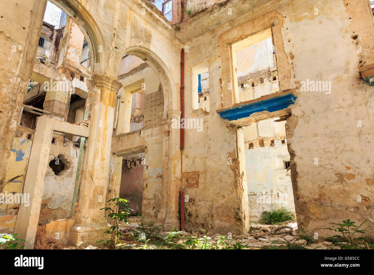 Old crumbling colonial building High Resolution Stock Photography and ...