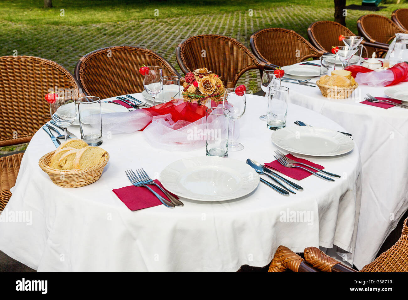 garden party set up for lunch dinner with long table , Decorated table ...