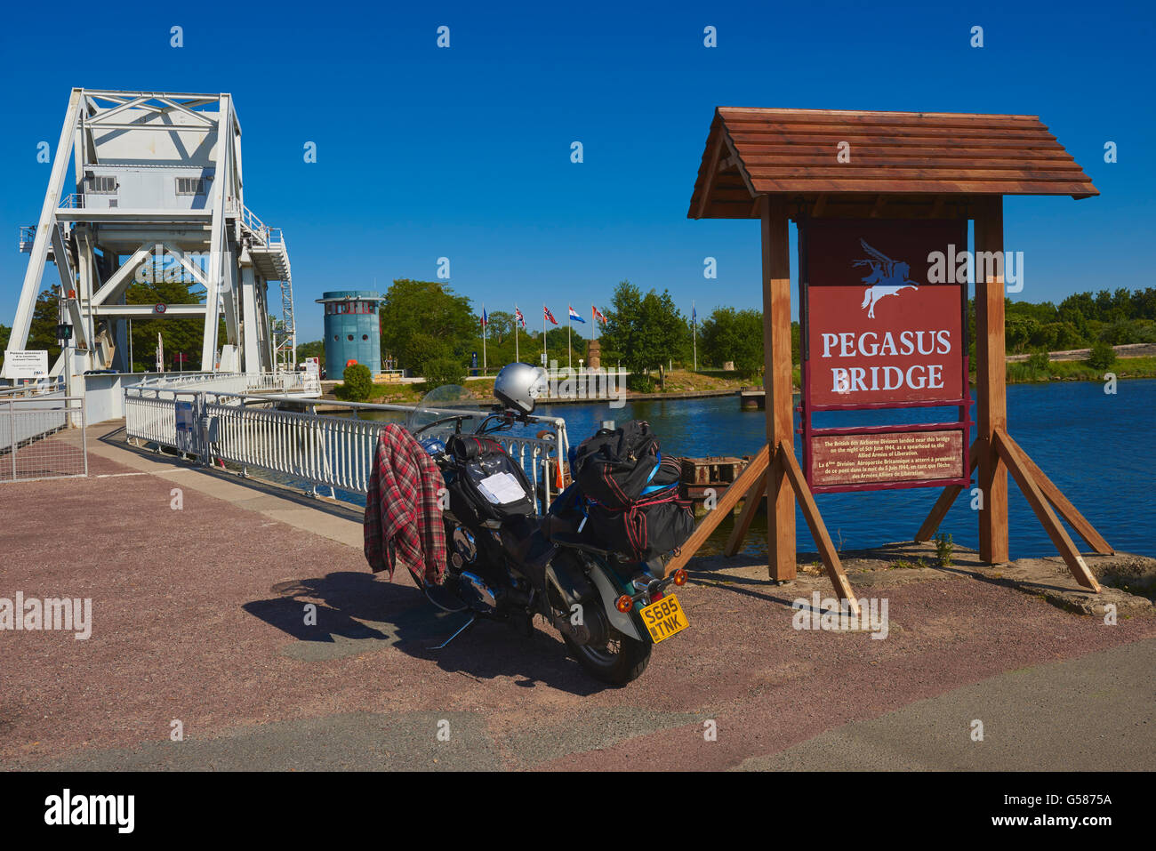 Pegasus Bridge, Second World War, Caen Canal, Bénouville, D-DAY Landing ...