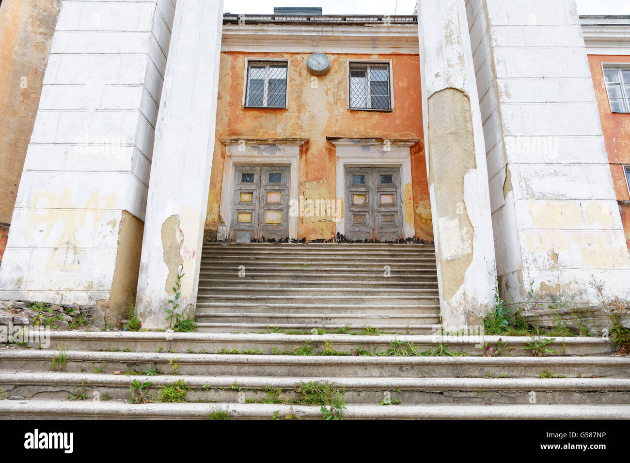 Broken stairs hi-res stock photography and images - Alamy