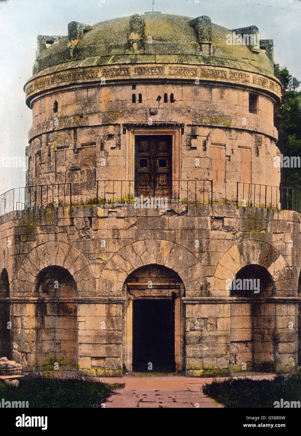 Das Grabmal von Theoderich dem Großen steht in Ravenna. Europe, Germany ...