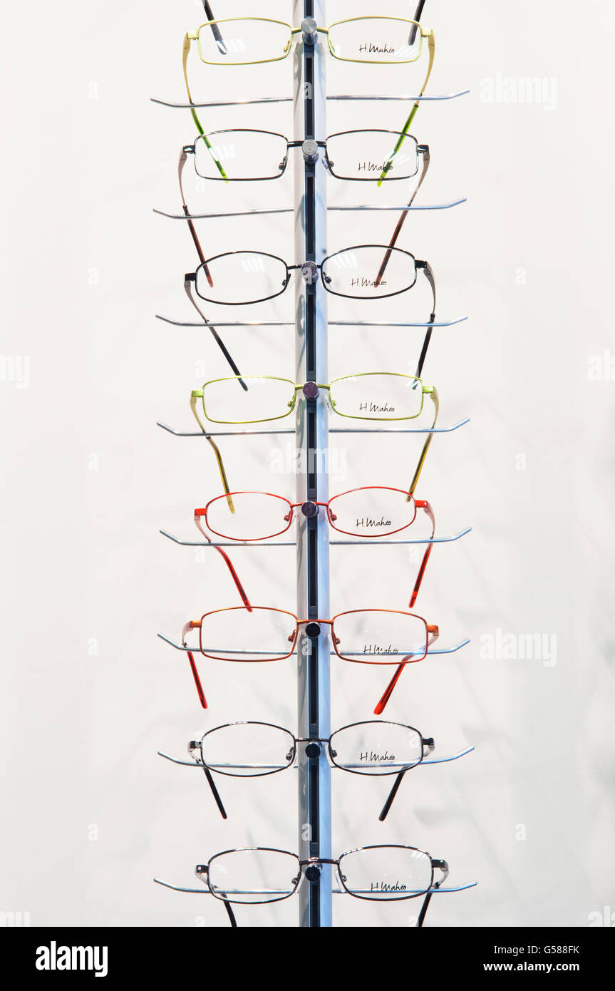 Display of glasses in a modern opticians Stock Photo - Alamy