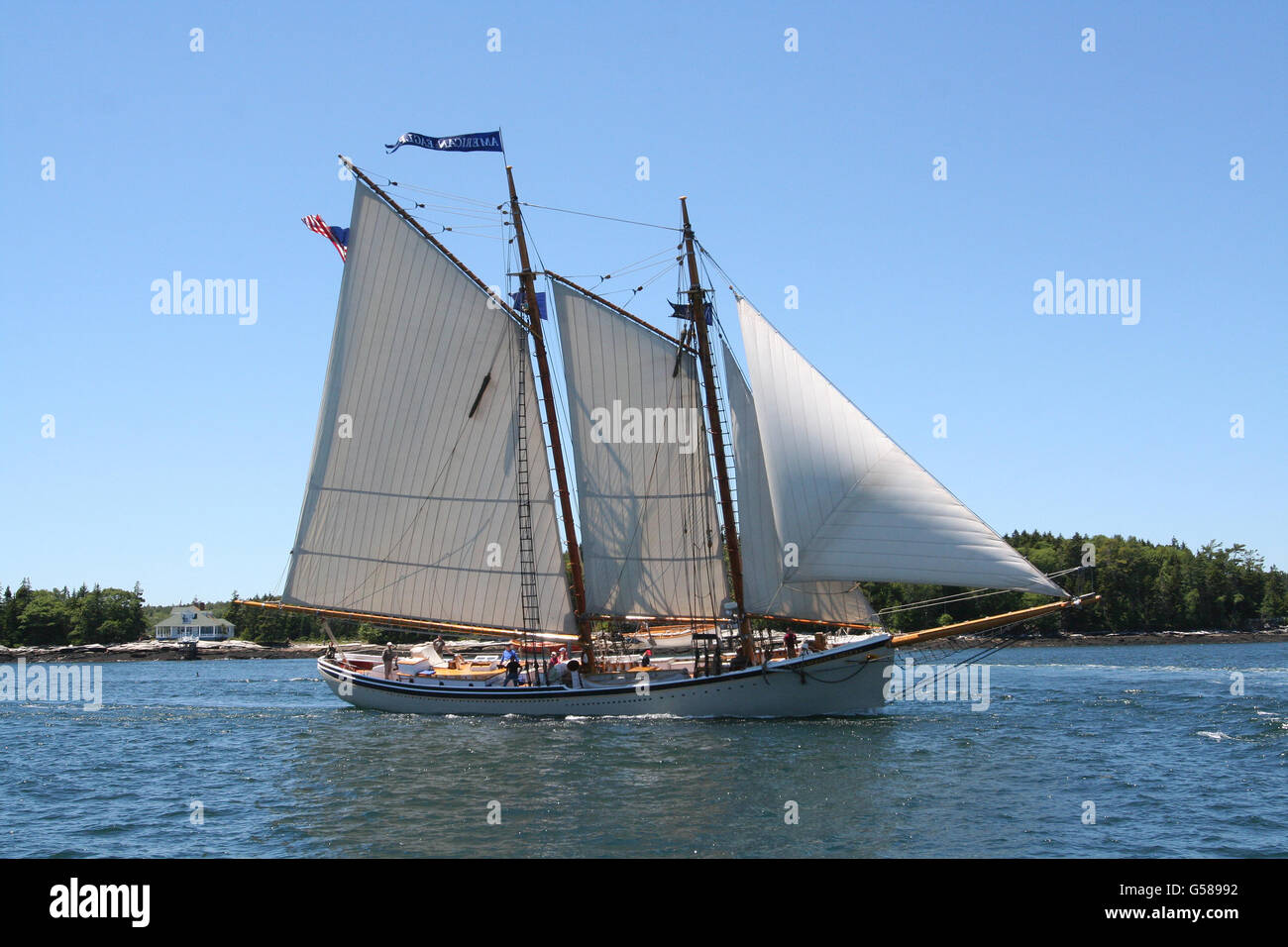 Ship under full sail hi-res stock photography and images - Alamy