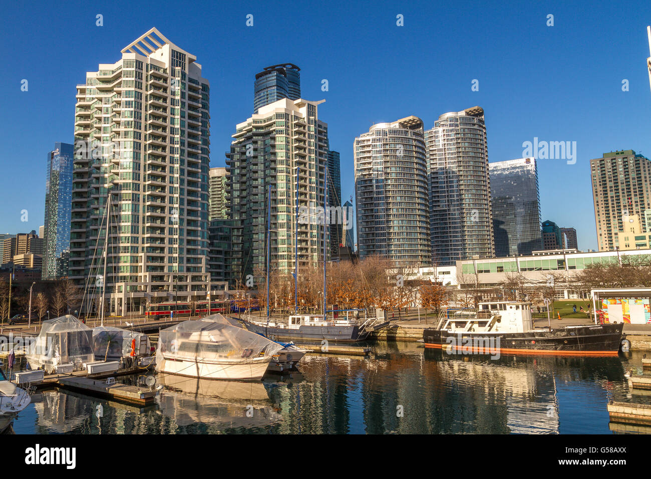 Waterfront Apartments and marina , Toronto , Canada Stock Photo - Alamy