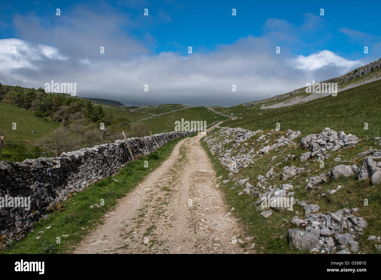 Long rural lane hi-res stock photography and images - Alamy