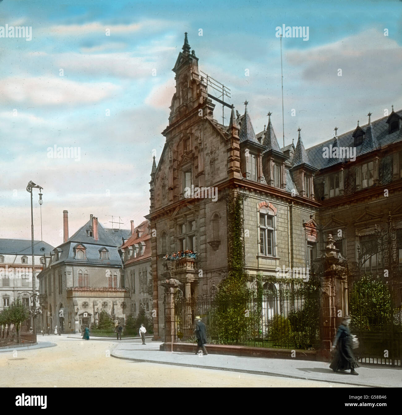 Das historische Rathaus in Trier an der Mosel. Aufnahme vor 1905 ...