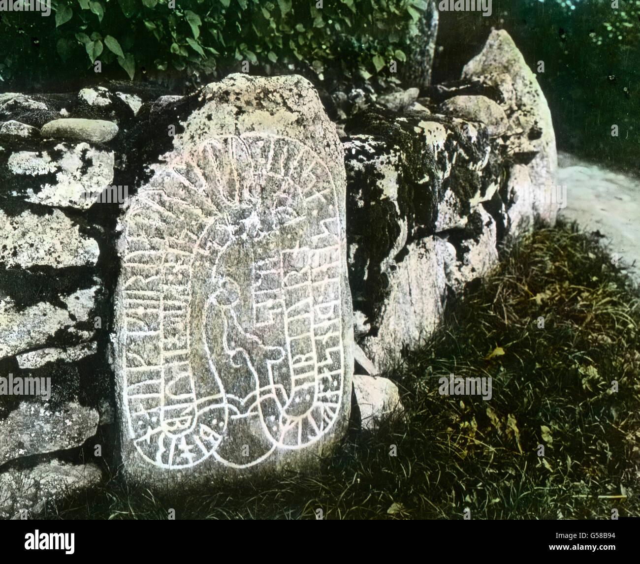 Ein altgermanischer Runenstein bei Hummelsta in Schweden. Europe ...
