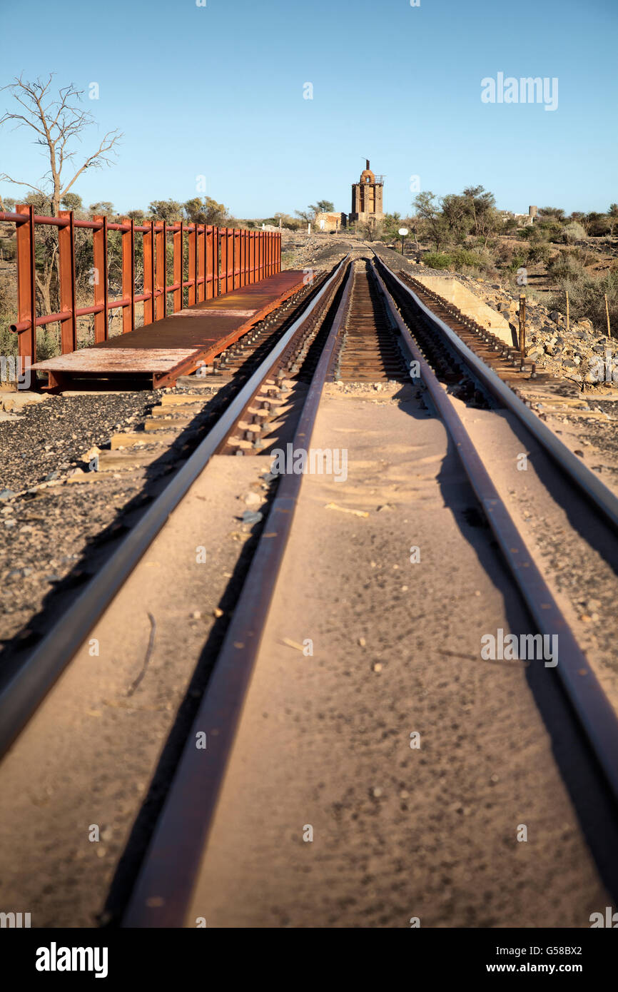 Rail track desert hi-res stock photography and images - Alamy