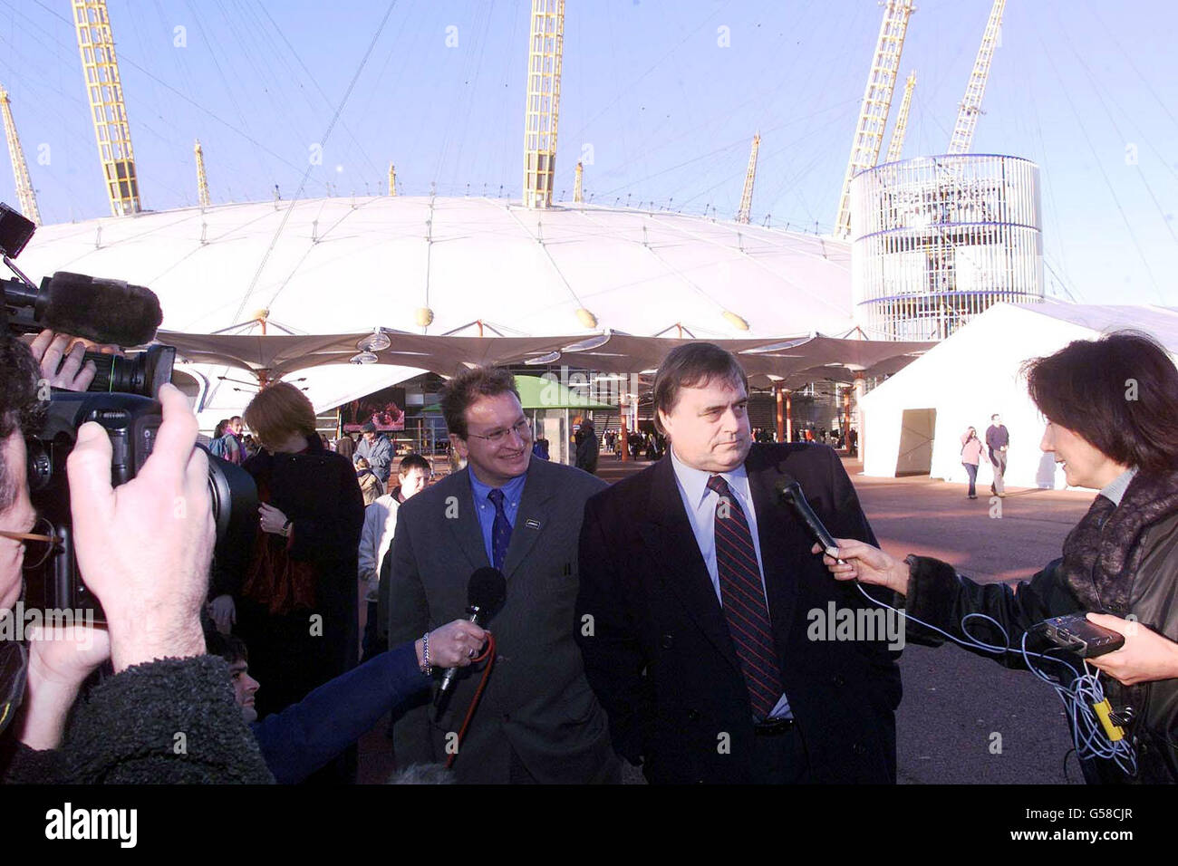 Politics media microphone photographers millennium dome hi-res stock ...