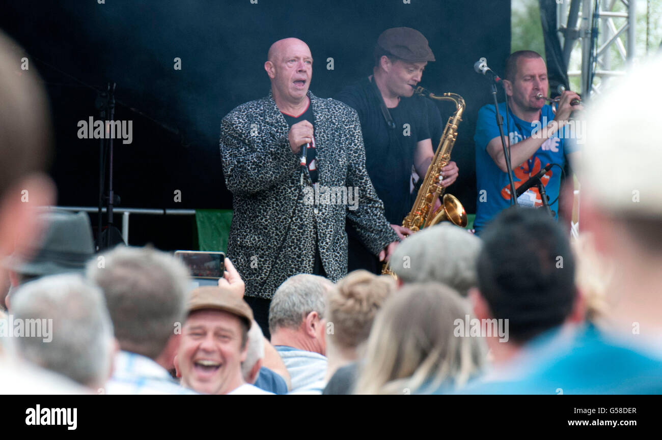 Bad manners artist hi-res stock photography and images - Alamy