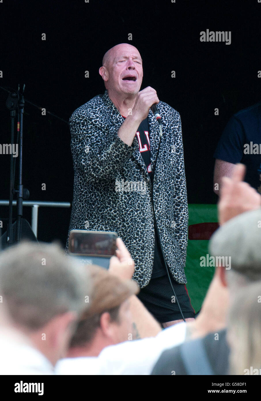 Bad manners artist hi-res stock photography and images - Alamy