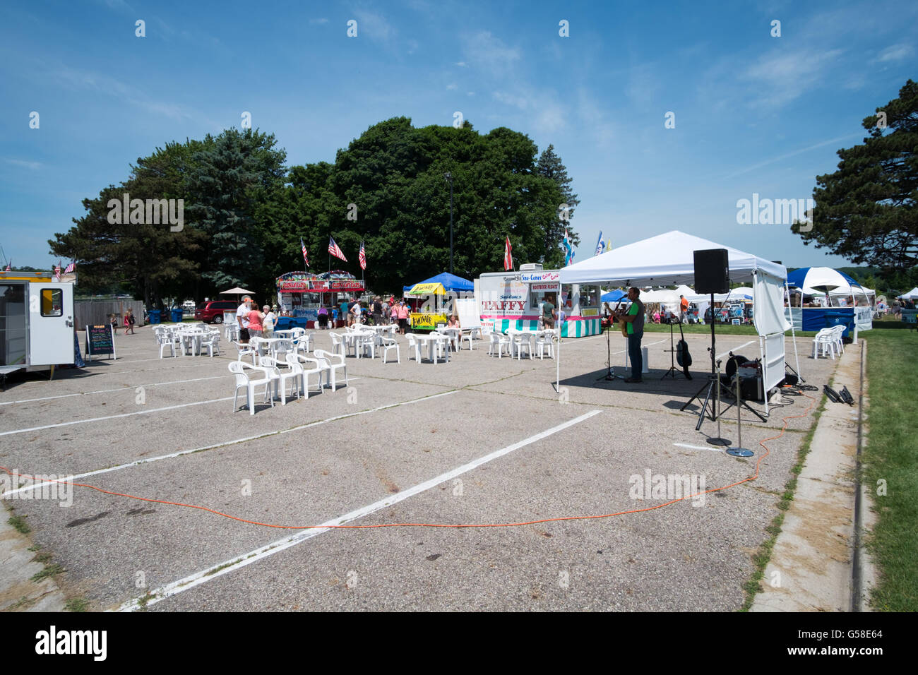 Vendor booths hi-res stock photography and images - Alamy