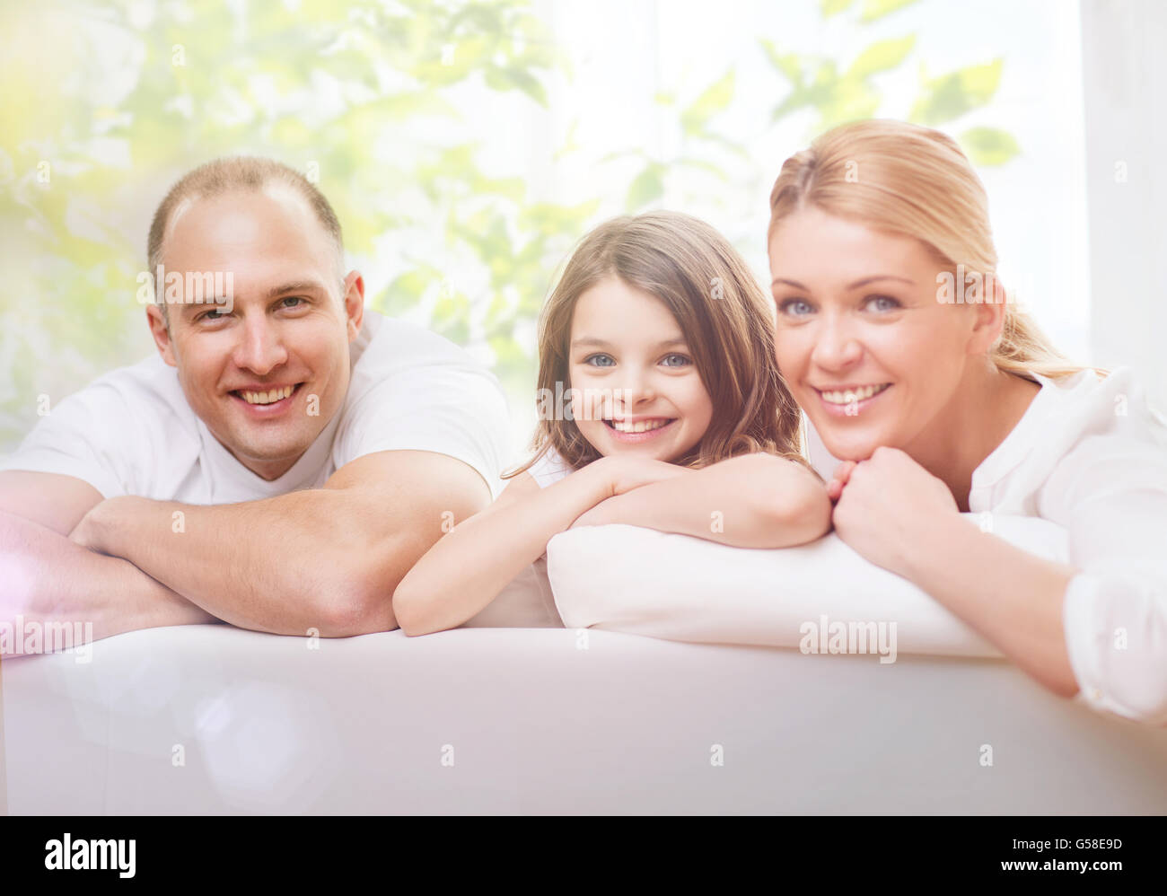 Family smiling at home natural hi-res stock photography and images - Alamy