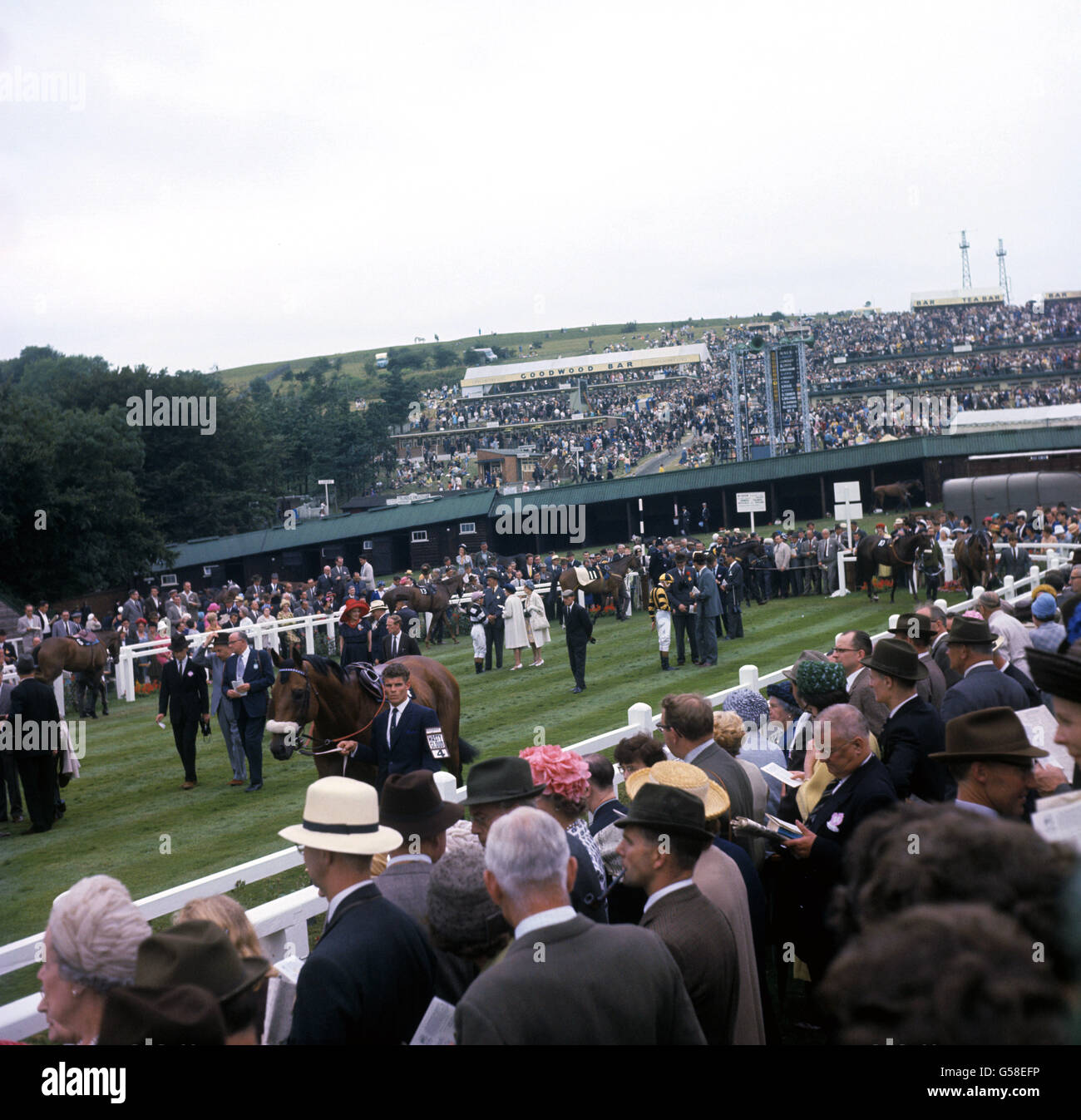 Goodwood crowd hats hi-res stock photography and images - Alamy