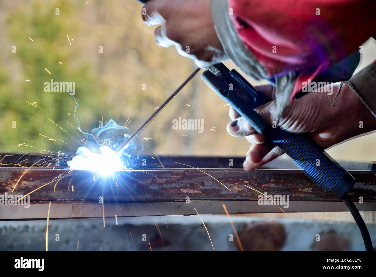 Mechanic welding hi-res stock photography and images - Alamy