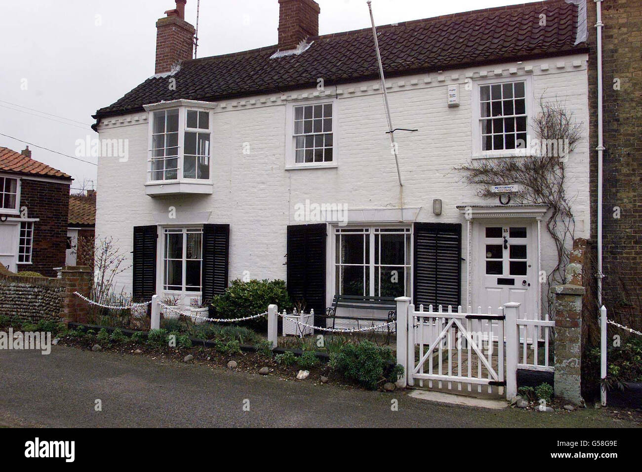 White painted brick cottage hi-res stock photography and images - Alamy