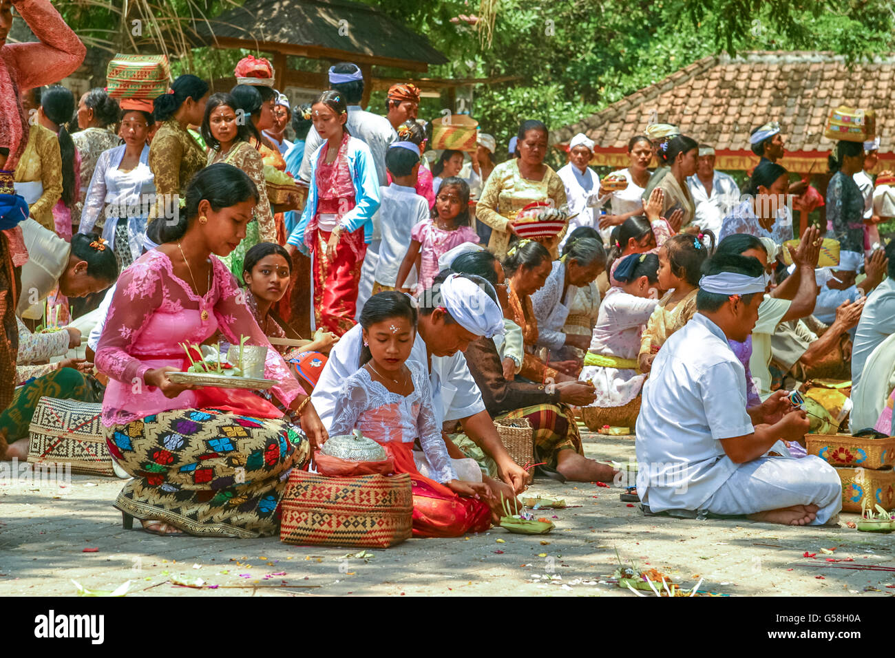 Indonesia Bali Serangan Island Worshippers gather for the Hindu ...