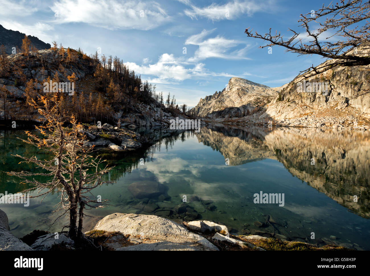 Little alpine lake hi-res stock photography and images - Alamy