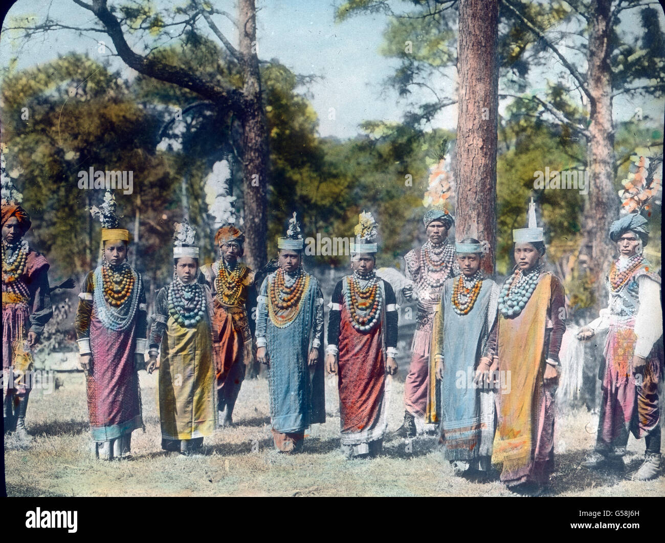 Schwerttänzer und Tänzerinnen. India, Asia, Indian, sword dancer ...