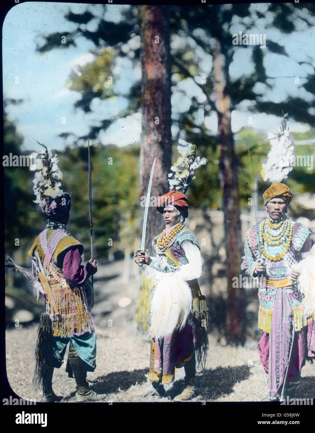 Schwerttänzer und Tänzerinnen. India, Asia, Indian, sword dancer ...