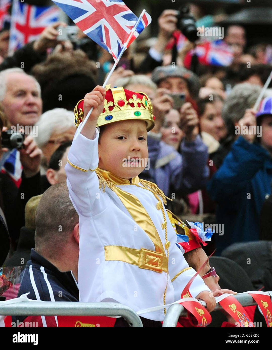 Brendon Morris waves to Queen Elizabeth II and the Duke and Duchess of ...