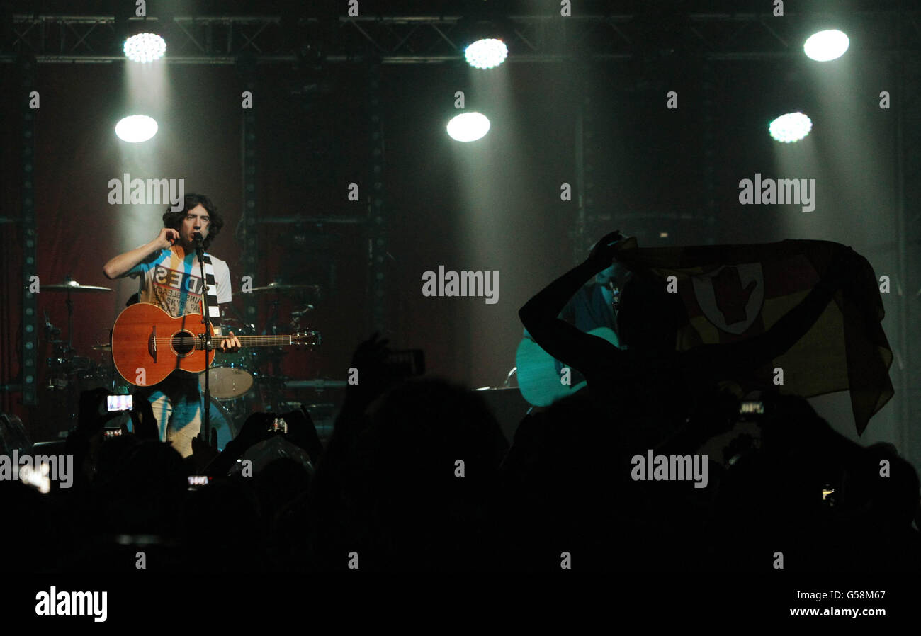 2002 Gary Lightbody Girlfriend