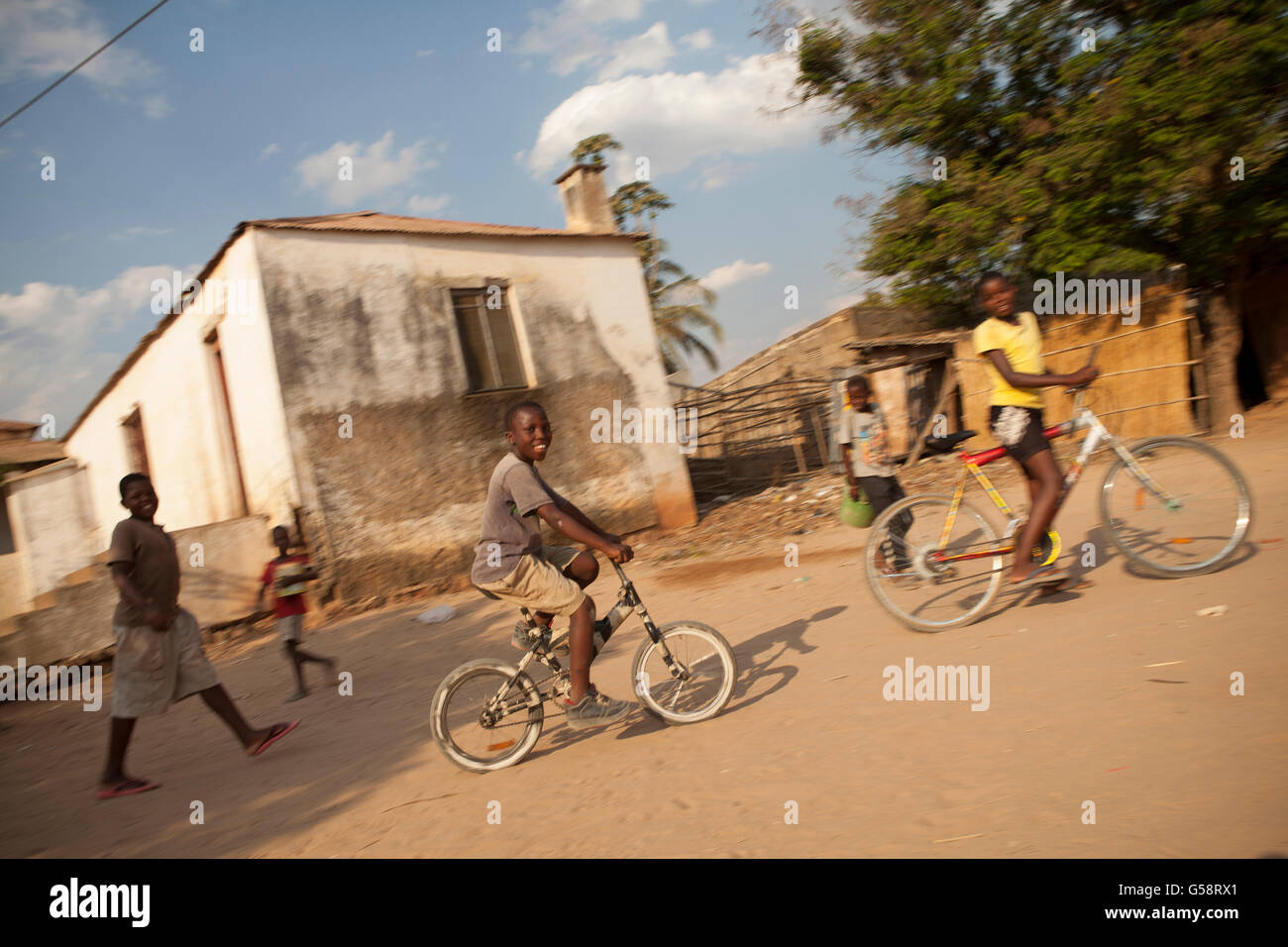 Suburban Neighborhood Houses Kids Stock Photos & Suburban Neighborhood ...