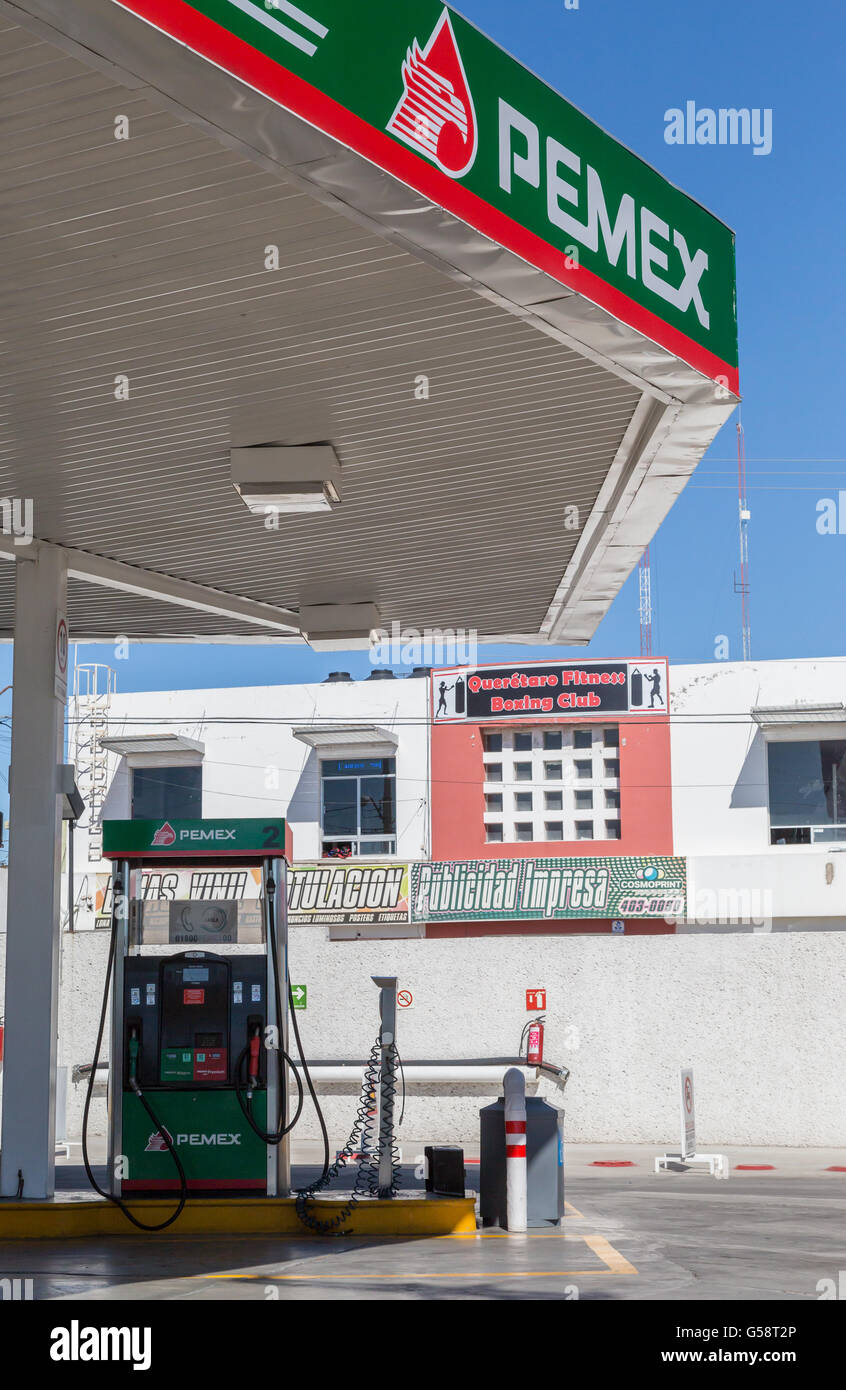 Gas station mexico hi-res stock photography and images - Alamy