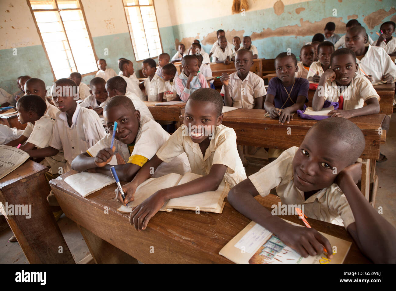 Crowded classroom hi-res stock photography and images - Alamy