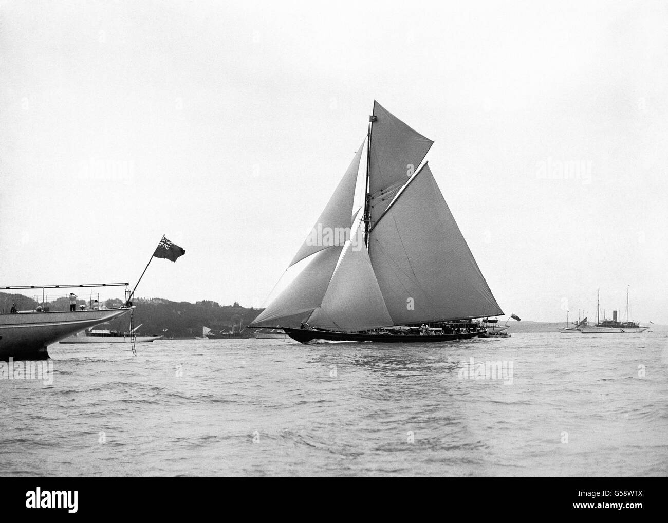 King george vs racing yacht britannia in full sail hi-res stock ...