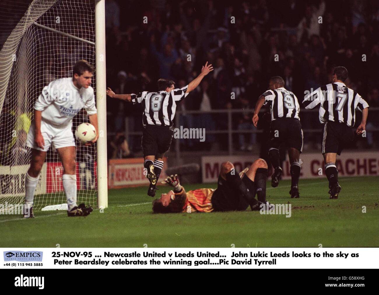 25-NOV-95 ... Newcastle United v Leeds United. John Lukic Leeds looks ...