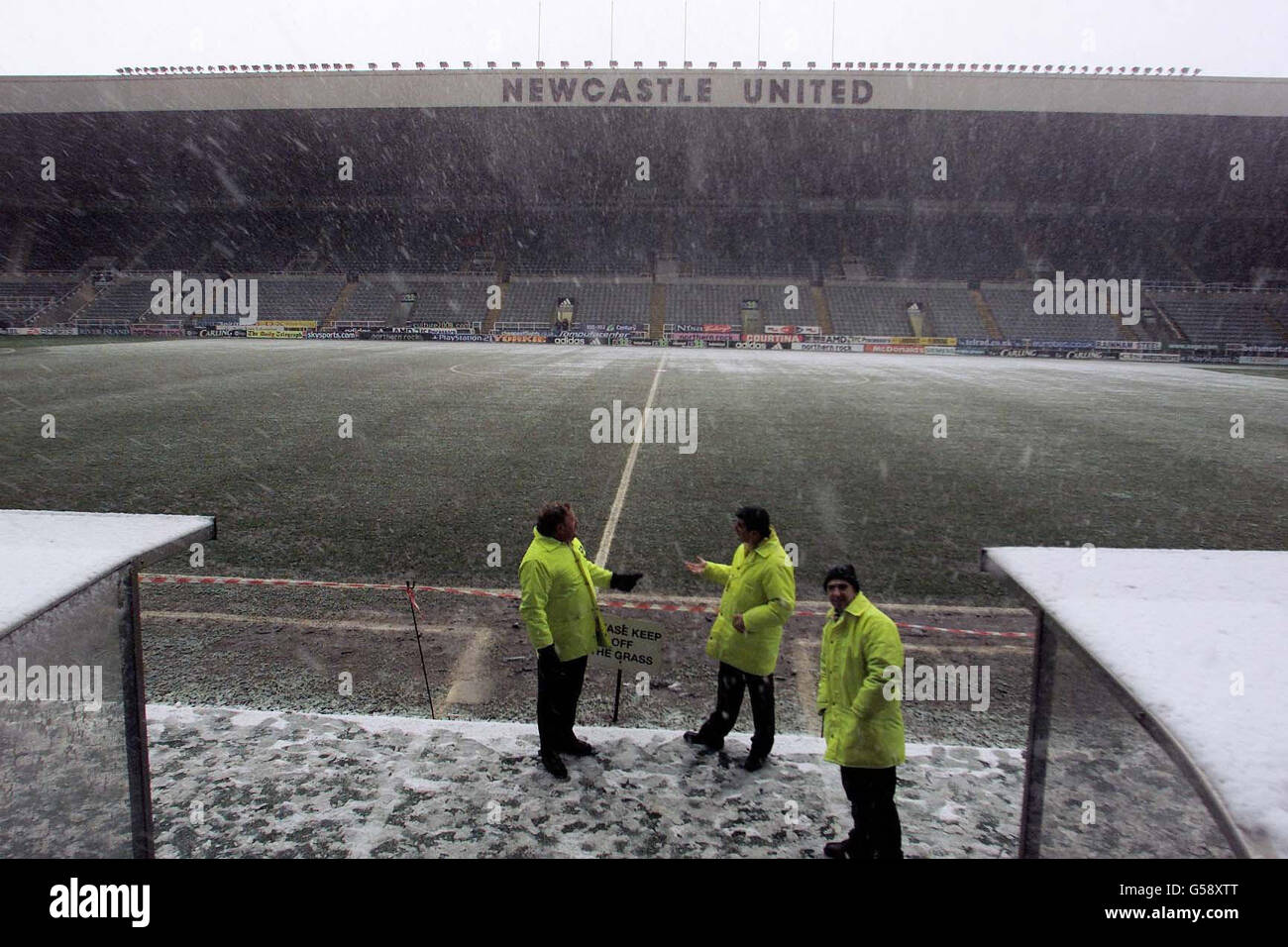 Ground staff at st james park stadium in newcastle hi-res stock ...