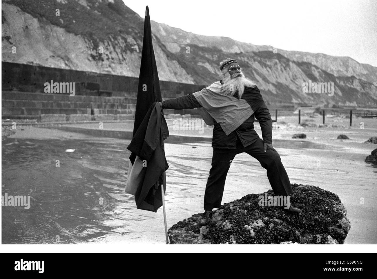 Aboriginie Burnum Burnum stakes his claim on England by planting his ...