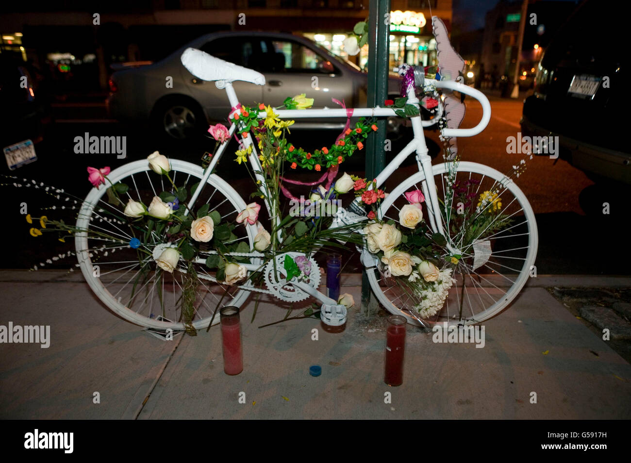 Ghost bicycle in memory cyclist hi-res stock photography and images - Alamy