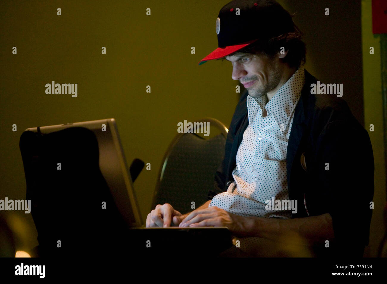 Hackers and room hi-res stock photography and images - Alamy