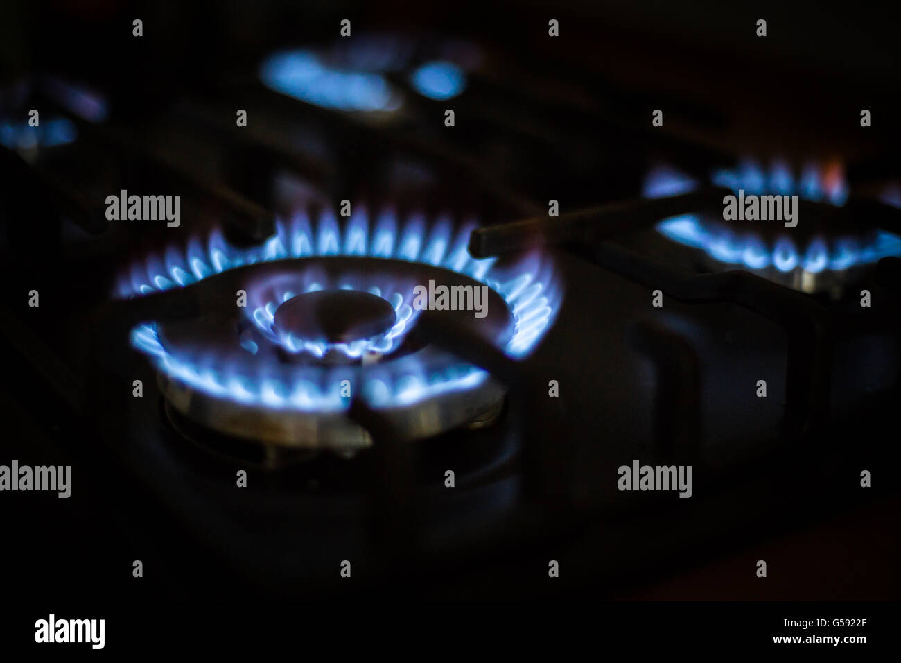 Fire blue flame heat hot kitchen domestic hi-res stock photography and ...