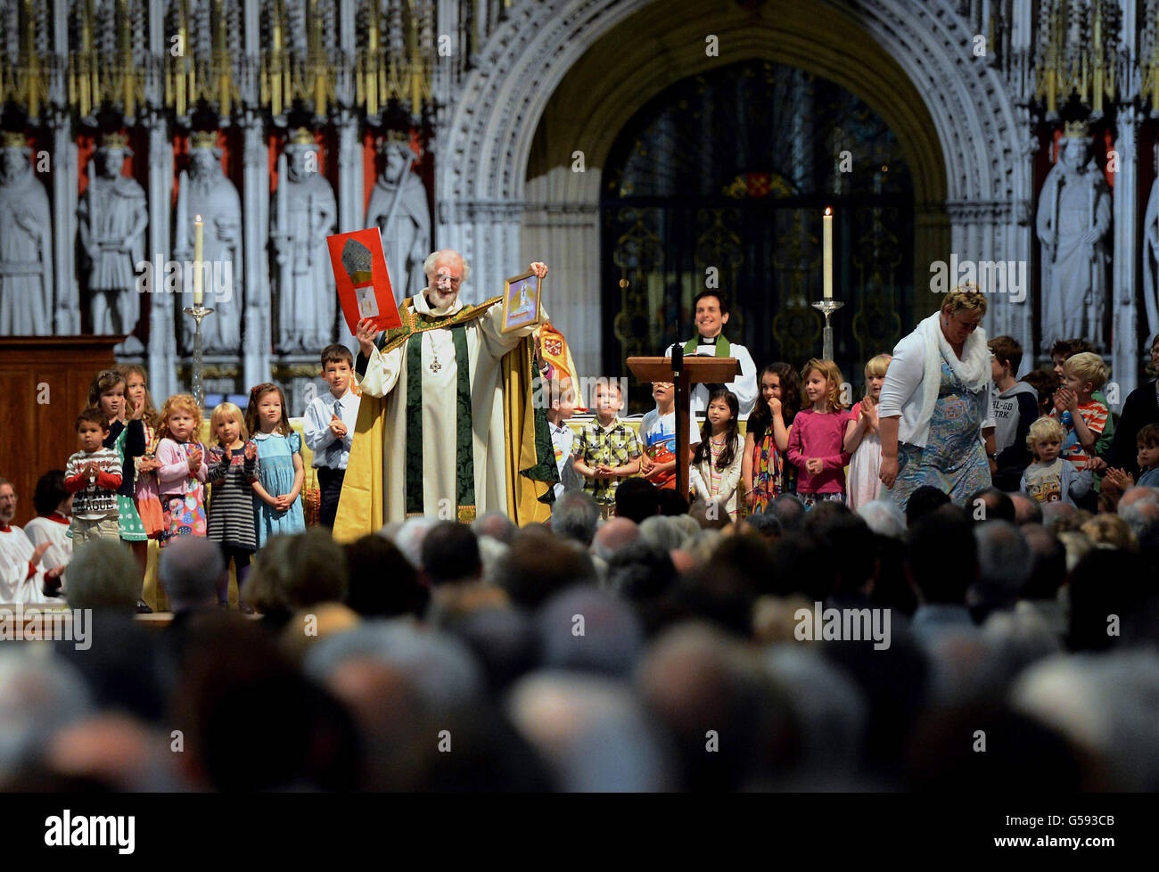 The Archbishop of Canterbury Dr Rowan Williams with Sunday School ...